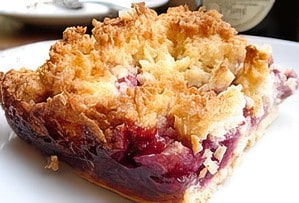 Best Raspberry Dream Bars Recipe | MissHomemade.com